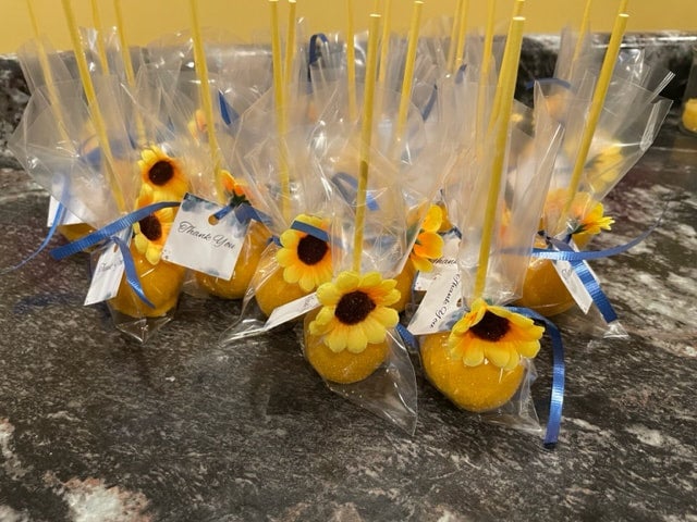 sunflower cake pops